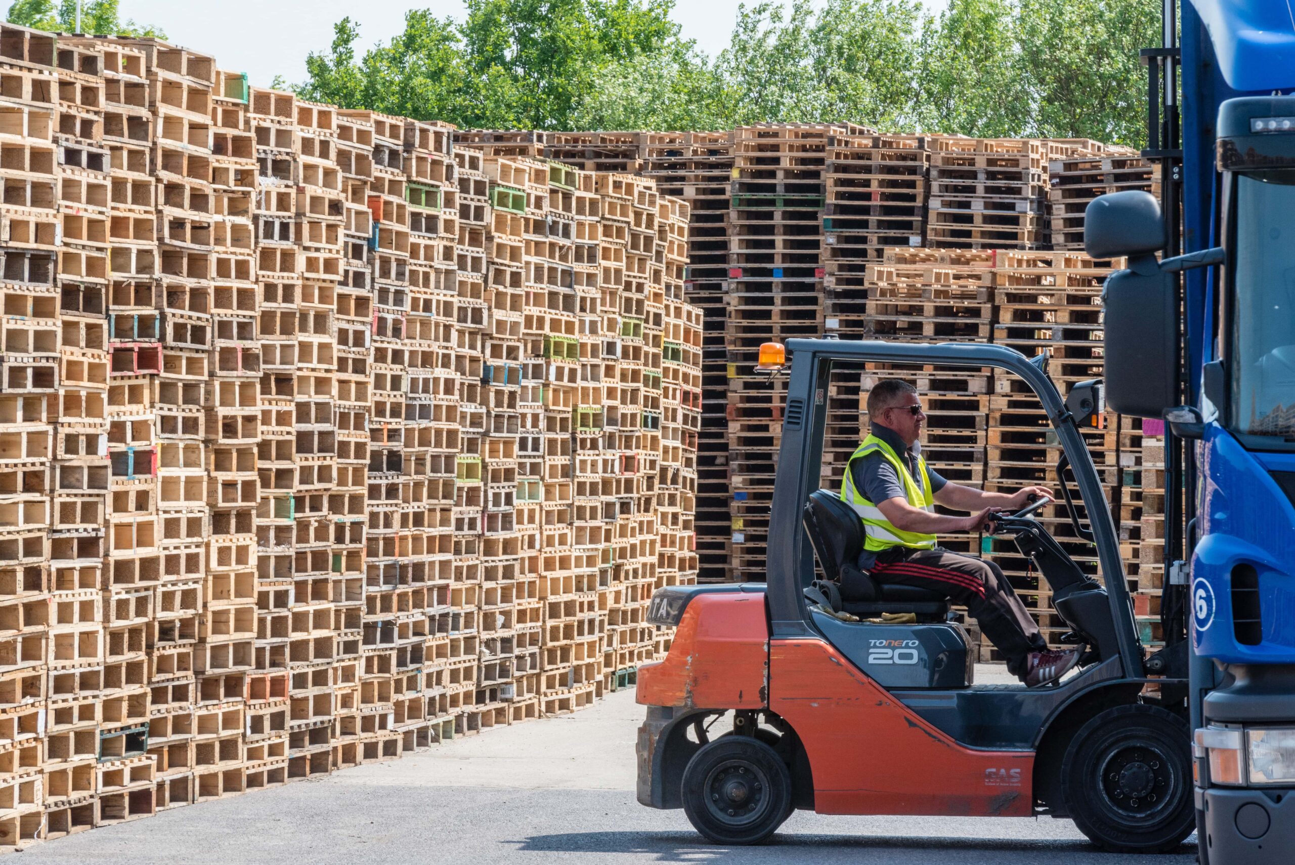 Pallet Collection | Fast & Reliable Pallet Removal UK